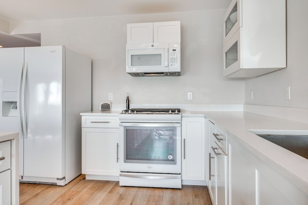 Walk To Rye Harbor State Park: Home W/ Ocean Views - Portsmouth, NH