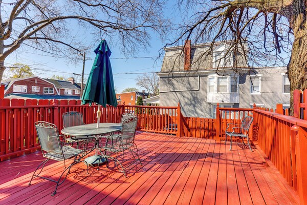 2 Mi To Dtwn: Harrisburg Escape W/ Furnished Deck! - Harrisburg, PA