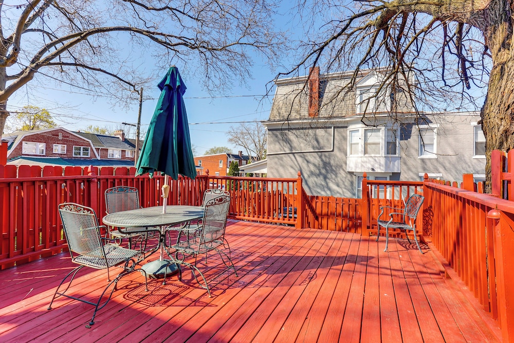 2 Mi To Dtwn: Harrisburg Escape W/ Furnished Deck! - Harrisburg, PA