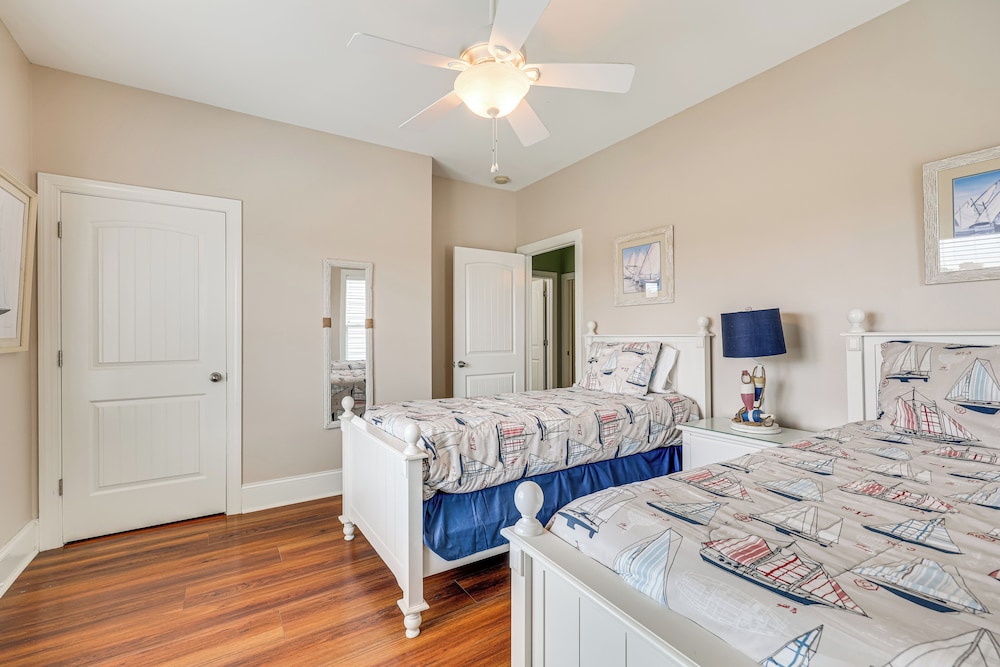 Steps To Beach: Gem W/ Views & Dock In Oak Island - Oak Island, NC