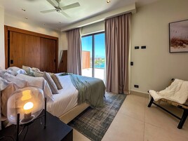 Penthouse de Luxo, 3 quartos, piscina privativa, vista para a marina | Cofre com capacidade para portátil, secretária 