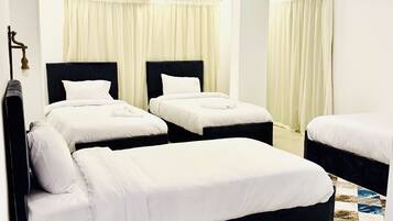 Quarto Quádruplo Comfort, vista para a montanha | 1 quarto, roupa de alta qualidade, edredões de penas