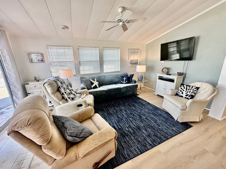 Beach Access Home Features An Open Floor Plan With 2 Bedrooms In A Resort Community - Port St. Lucie, FL