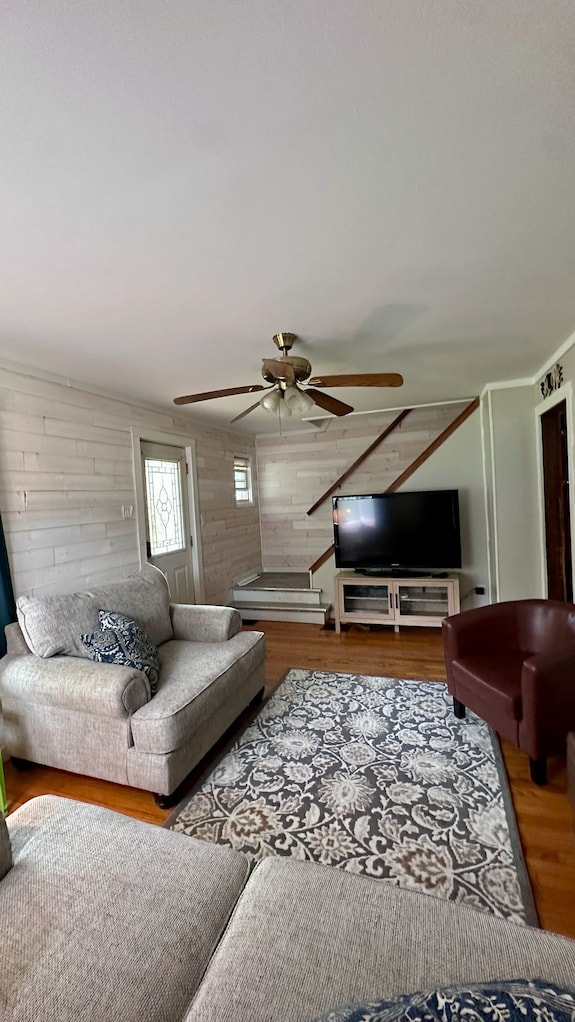 2-bedroom House In Glens Falls 8 Minutes From Lake George - Glens Falls, NY