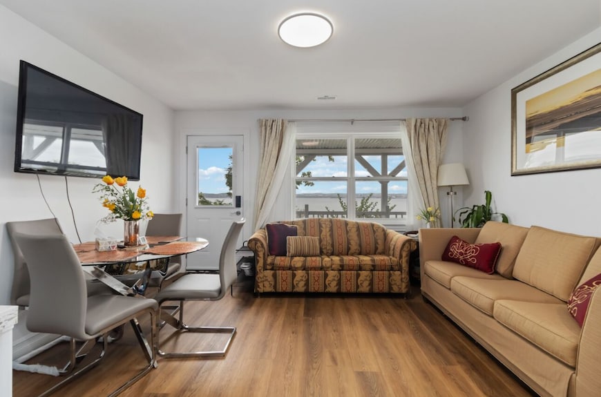 Cozy Stay Overlooking The Basin (Hot Tub And Parking Only By Request) - Bedford