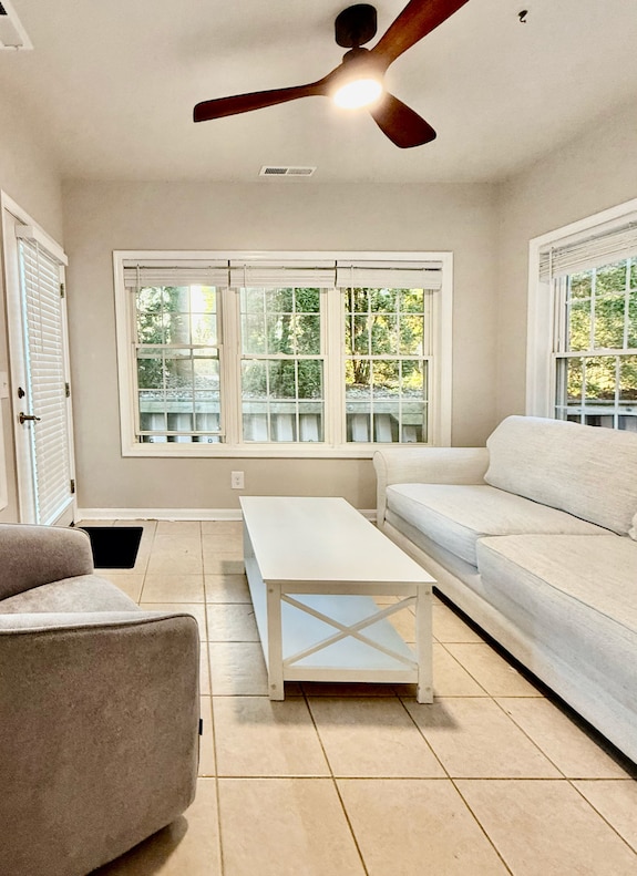 4br/3ba + Pool, Close To Beach. Pet Friendly, Wifi, Parking, Quiet Neighborhood - Delaware