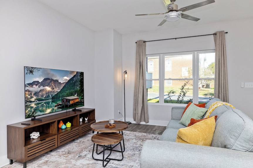 The Birch ~ Modern 3br, Walk To Dt Kannapolis - Concord, NC