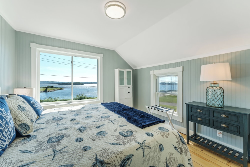 Boutique Luxury Waterfront w/Pool & Sunset Views-Sakonnet Sunset Manor ...