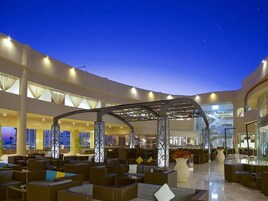 5 bares/lounges, bar na praia