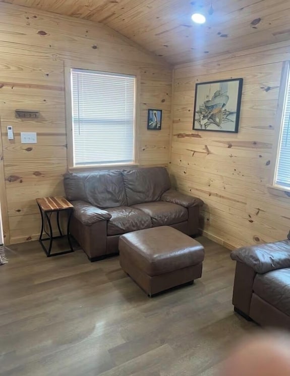 Custom Built Cool Cabin With Ac In Holiday Beach. Not A Converted Shed. - Rockport, TX