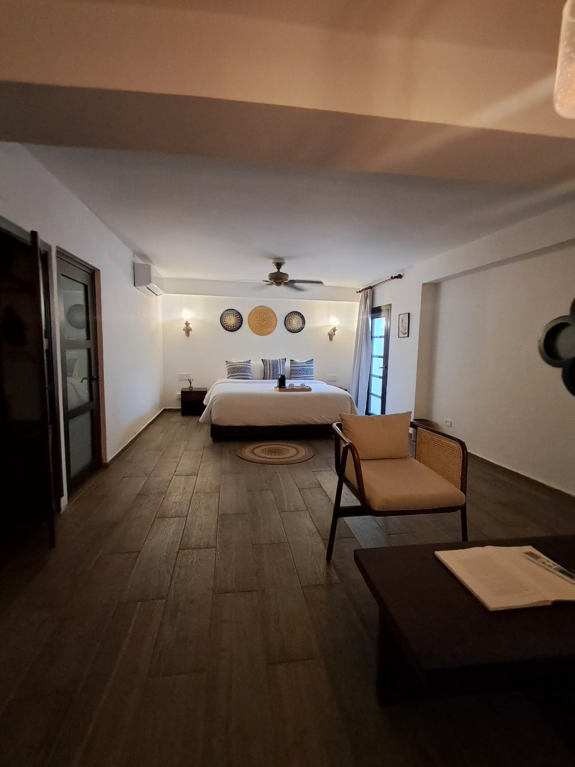 Quarto Exclusivo, 1 cama king-size | Cofre no quarto, ferro/tábua de engomar, Wi-fi grátis 