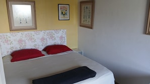 Quarto Triplo Económico | Wi-fi grátis 