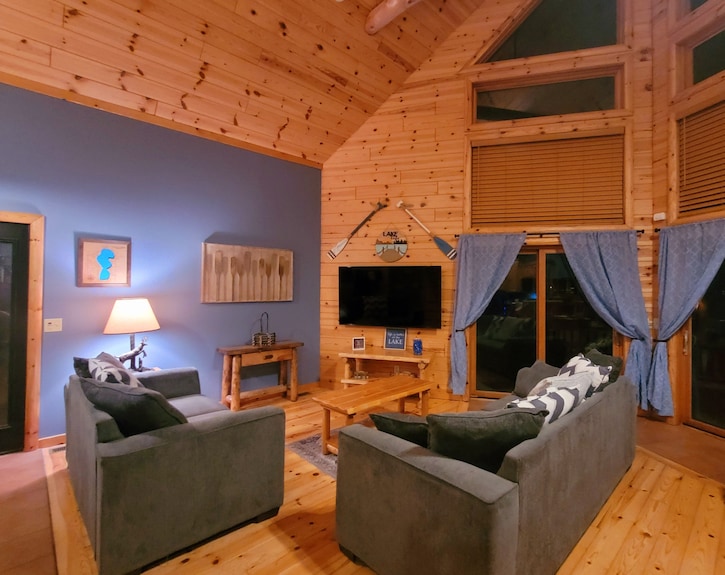 "The Cedar Lake Escape " Is A Lakeside Retreat Offering 5 Bedrooms And 3 Baths. - Lowell, IN