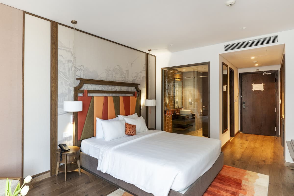 Quarto Deluxe, vista para o jardim | Camas de colchão pillowtop, minibar, cofre com capacidade para portátil