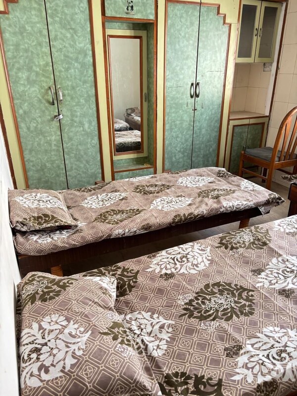 Pihu Girls Pg - Ahmedabad