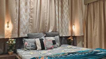 Roupas de cama premium, Wi-Fi de cortesia, roupa de cama