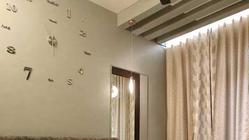 Roupas de cama premium, Wi-Fi de cortesia, roupa de cama