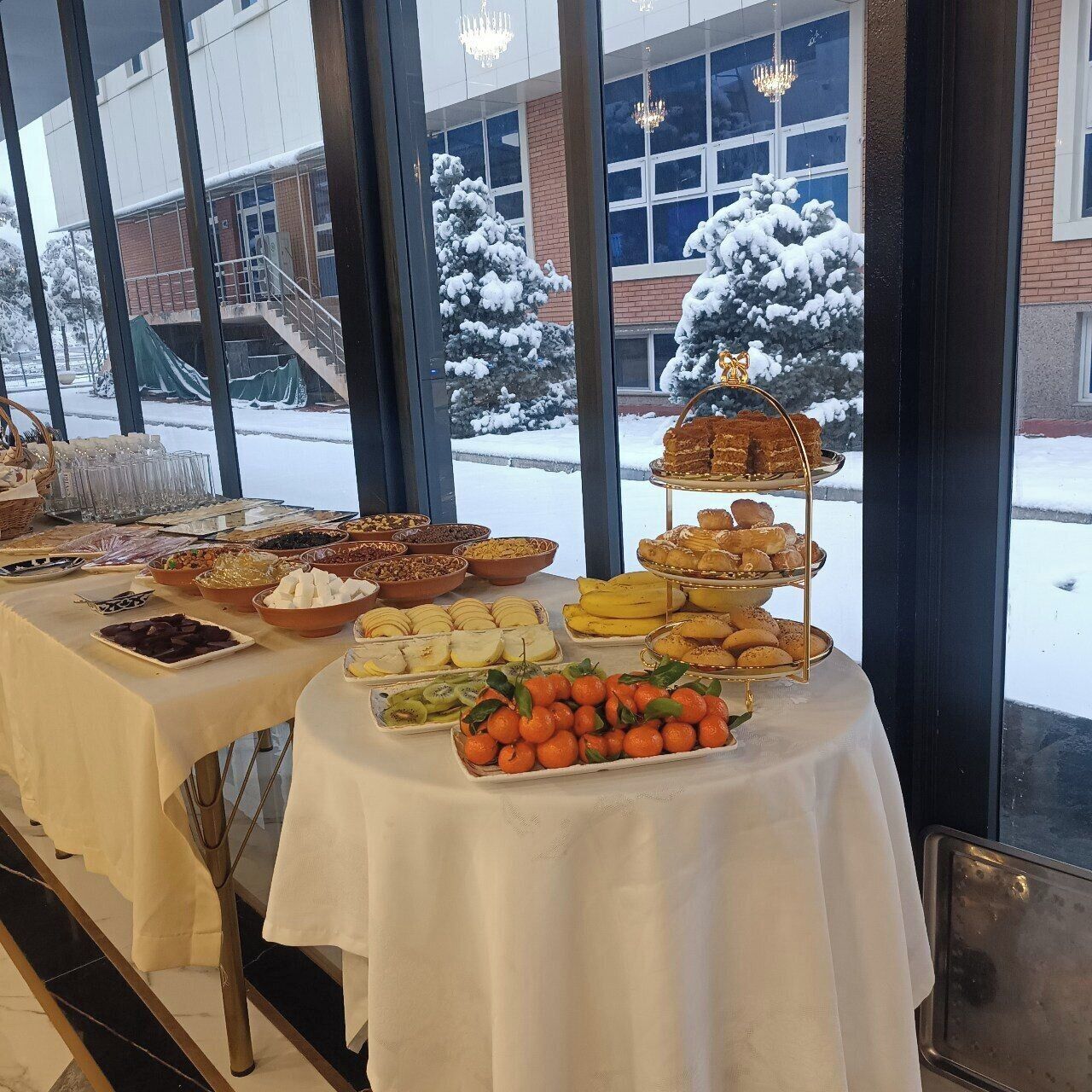 Café da manhã com buffet grátis todos os dias