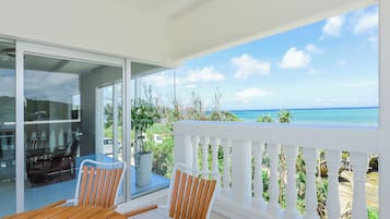 Vila superior, vista para o oceano | Vista da sacada