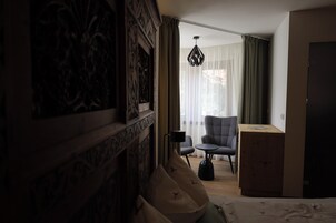 Quarto casal tradicional, vista para a cidade | Frigobar, cofres nos quartos, cortinas blackout, Wi-Fi de cortesia