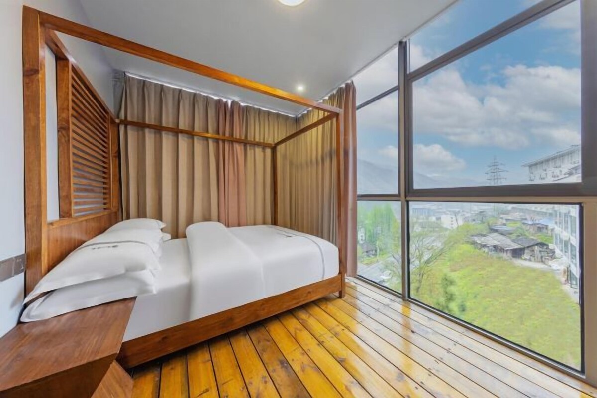 Family Friendly Room - With View