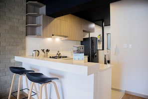 Apartamento (1006) | Cozinha privada | Um forno, uma torradeira, liquidificador