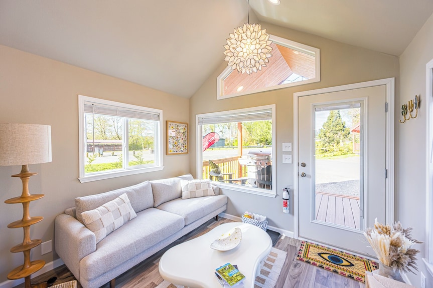 Rainforest Retreat Tiny Home: Bohemian Cottage - Forks