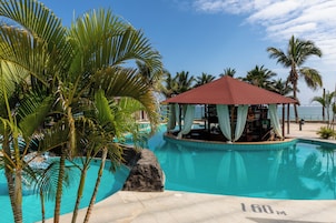 2 piscinas exteriores 