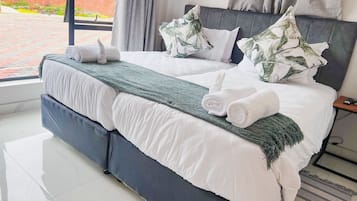 1 quarto, cofre no quarto, cortinas/cortinados opacos
