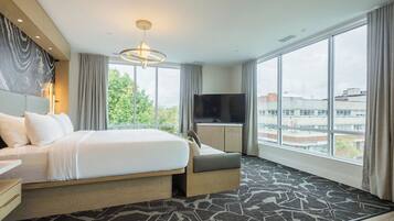 Suíte, no canto (Kirkwood) | Cofres nos quartos, espaço de trabalho para notebook, cortinas blackout