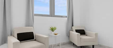 Apartamento família, vista para a cidade | 2 quartos, ferros/tábuas de passar roupa, Wi-Fi de cortesia