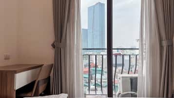 Apartamento família | Individualmente decorados, individualmente mobiliados, escrivaninha