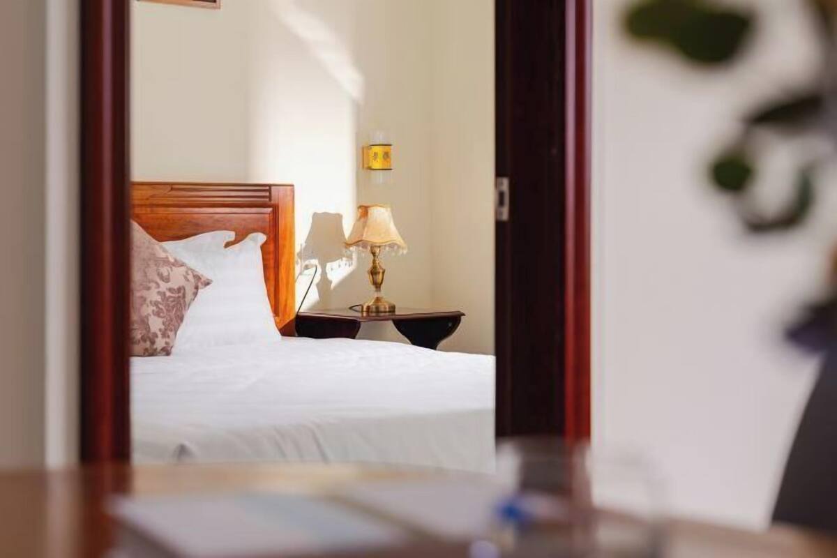 Minibar com produtos grátis, quartos insonorizados 