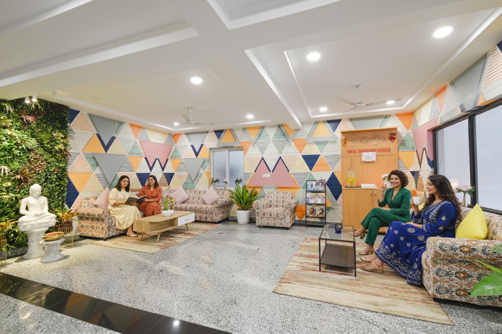 Área de estar no saguão