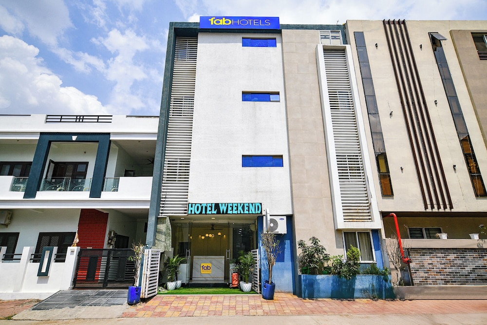 Fabhotel Weekend - Indore