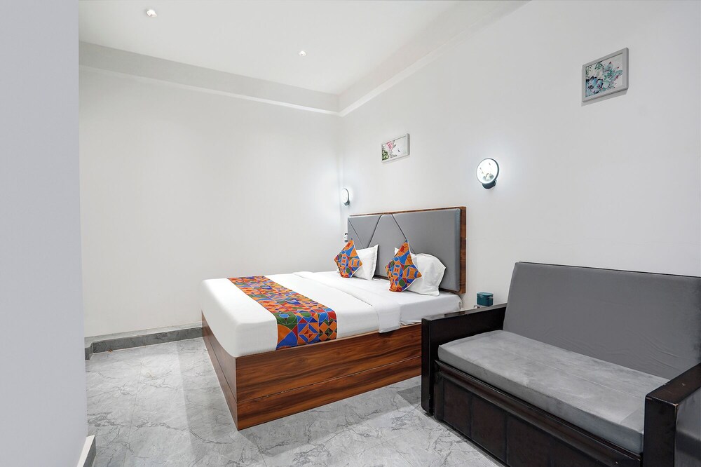 Fabhotel The Shivaay Palace - Varanasi