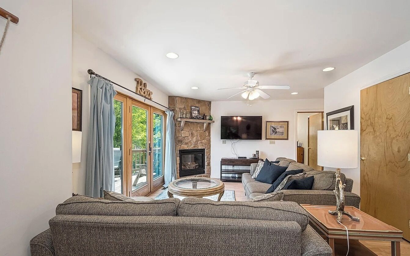 Lake Views! Hot Tub! 8 Min To Wisp Ski. Central Location. Walk To Coffee & Eats. - Deep Creek Lake, MD