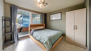 Quarto básico, 2 quartos (Deluxe Type A (Pool Villa/BBQ)) | 2 quartos, Wi-Fi de cortesia