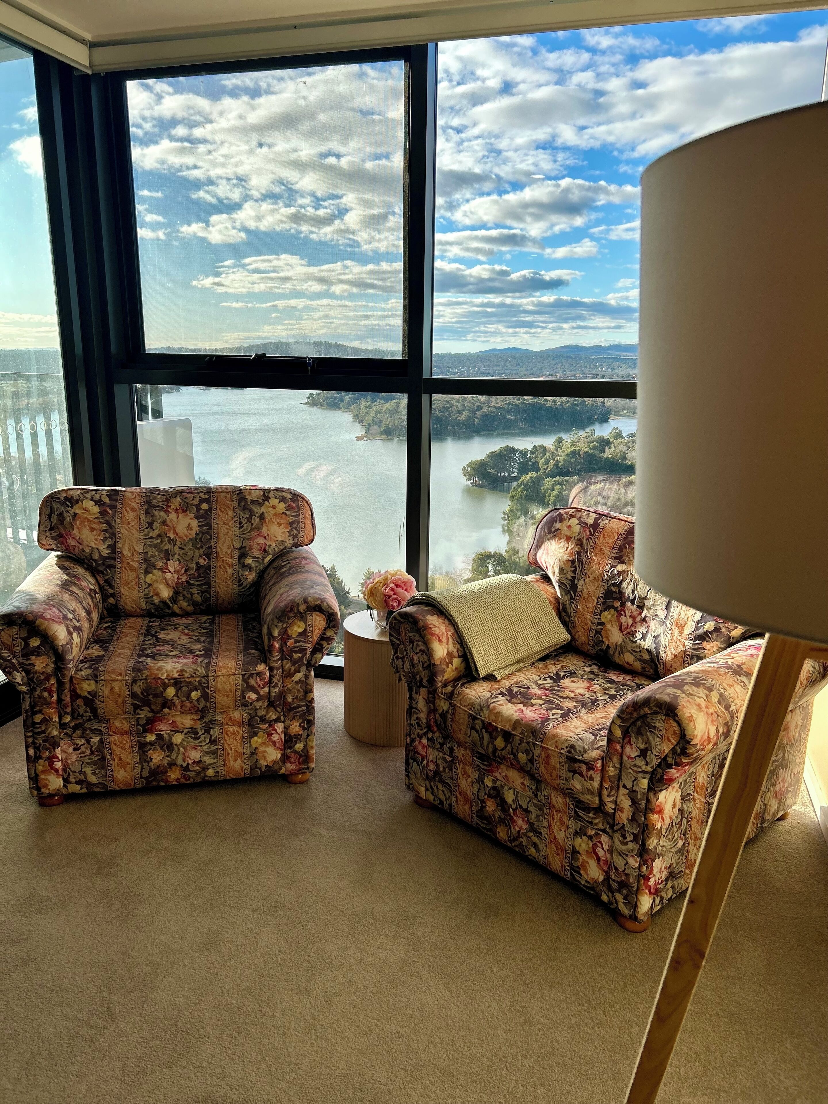 Elegant Apartment With Skyline Views. 5 Min To Canberra University - Belconnen