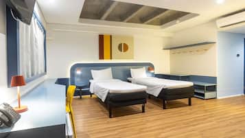 Quarto standard, várias camas | Wi-Fi de cortesia