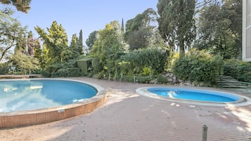Estúdio família, vista para a montanha (Sonia Studio-Pool&Balcony near) | Piscina | Piscina externa sazonal