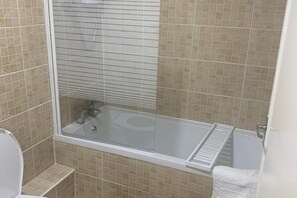 Casa | Banheiro | Chuveiro/banheira combinados, banheira de imersão, secador de cabelo 