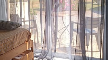 Quarto quádruplo família, vista para o jardim | Vista do quarto