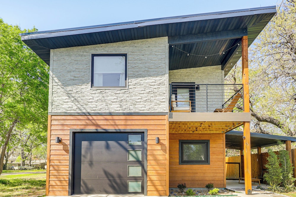 2 Blocks To Delano District: Modern Tiny Home! - Kansas