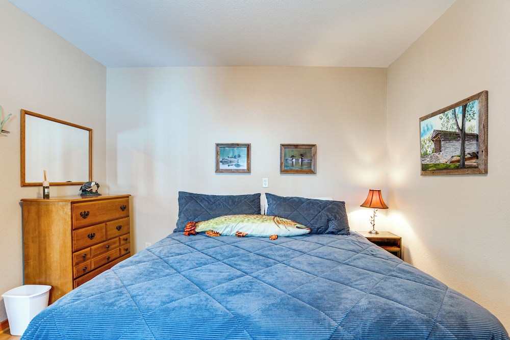 Private Dock, Bbq Ready: Lakefront Fifield Home! - Peninsula, MI