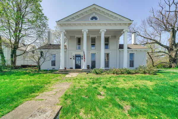 Historic & Spacious Family Home In Nicholasville! - Lexington, KY