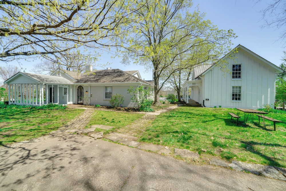 Historic & Spacious Family Home In Nicholasville! - Lexington, KY