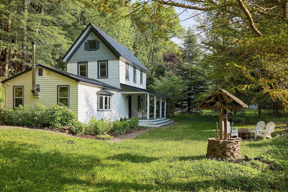 Historic Catskills Farmhouse Cottage By Belleayre - Roxbury, NY