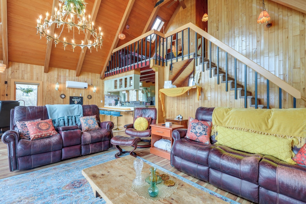 Deck, Mountain Views: Colorful Retreat In Vernon! - Greenfield, MA