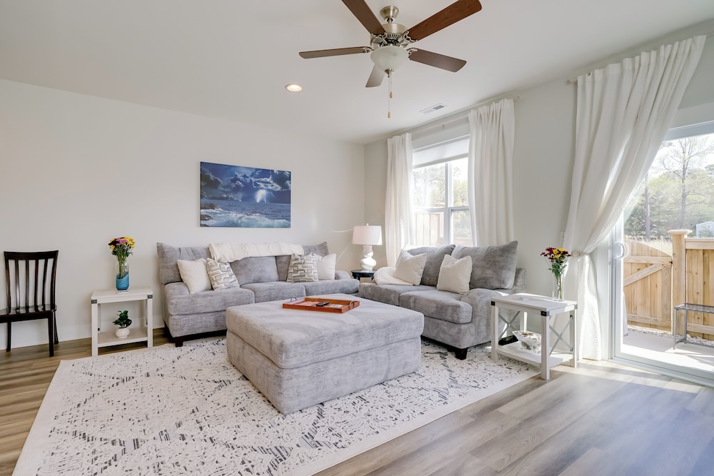 Patio & Grill: Modern Family Home In Hampstead - Hampstead, NC